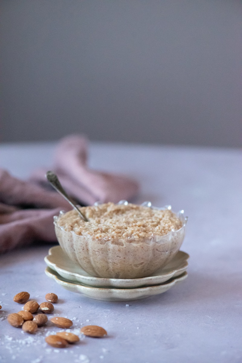 Mandelmassa med rostad mandel & flingsalt - Salt som Socker
