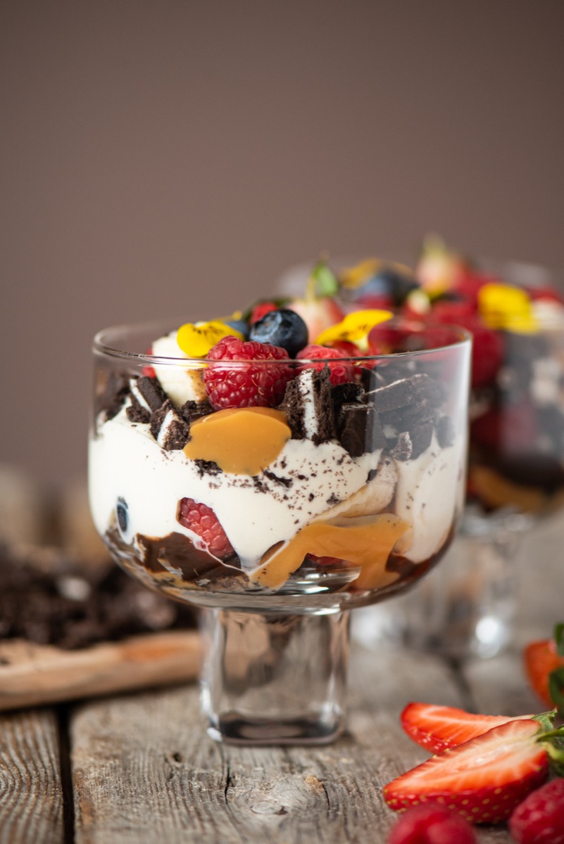 Banoffee pie med oreo, banan & färska bär. - Salt som Socker