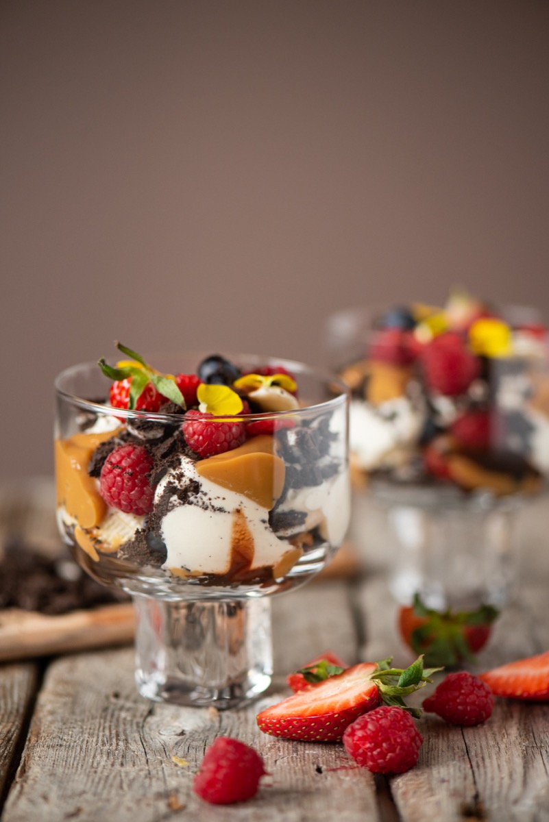 Banoffee pie med oreo, banan & färska bär. - Salt som Socker
