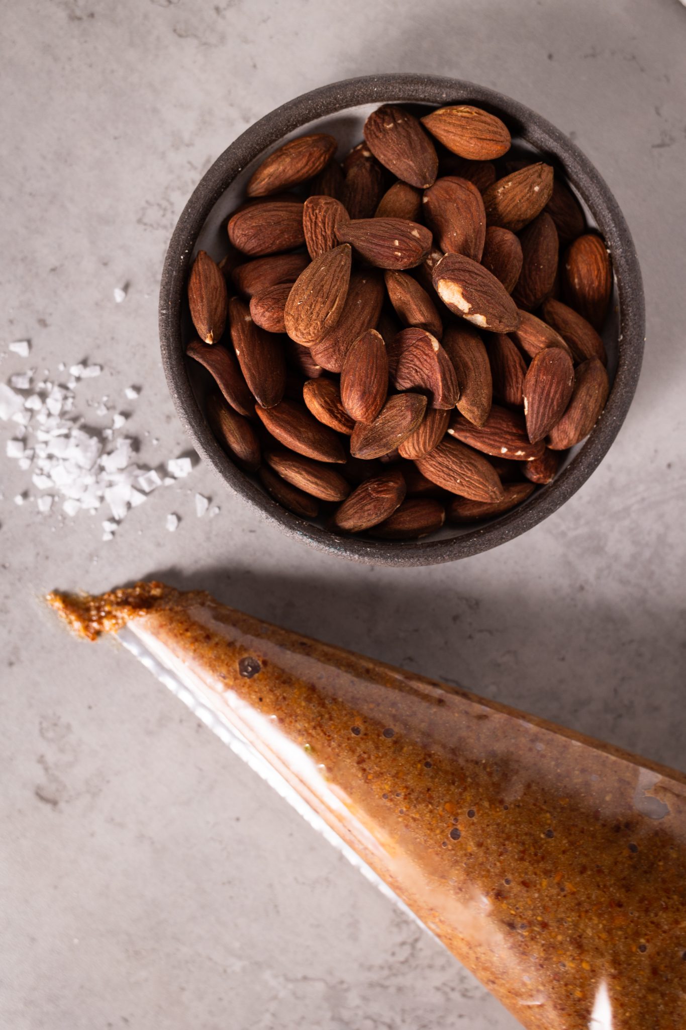 Mandelmassa med rostad mandel & flingsalt - Salt som Socker